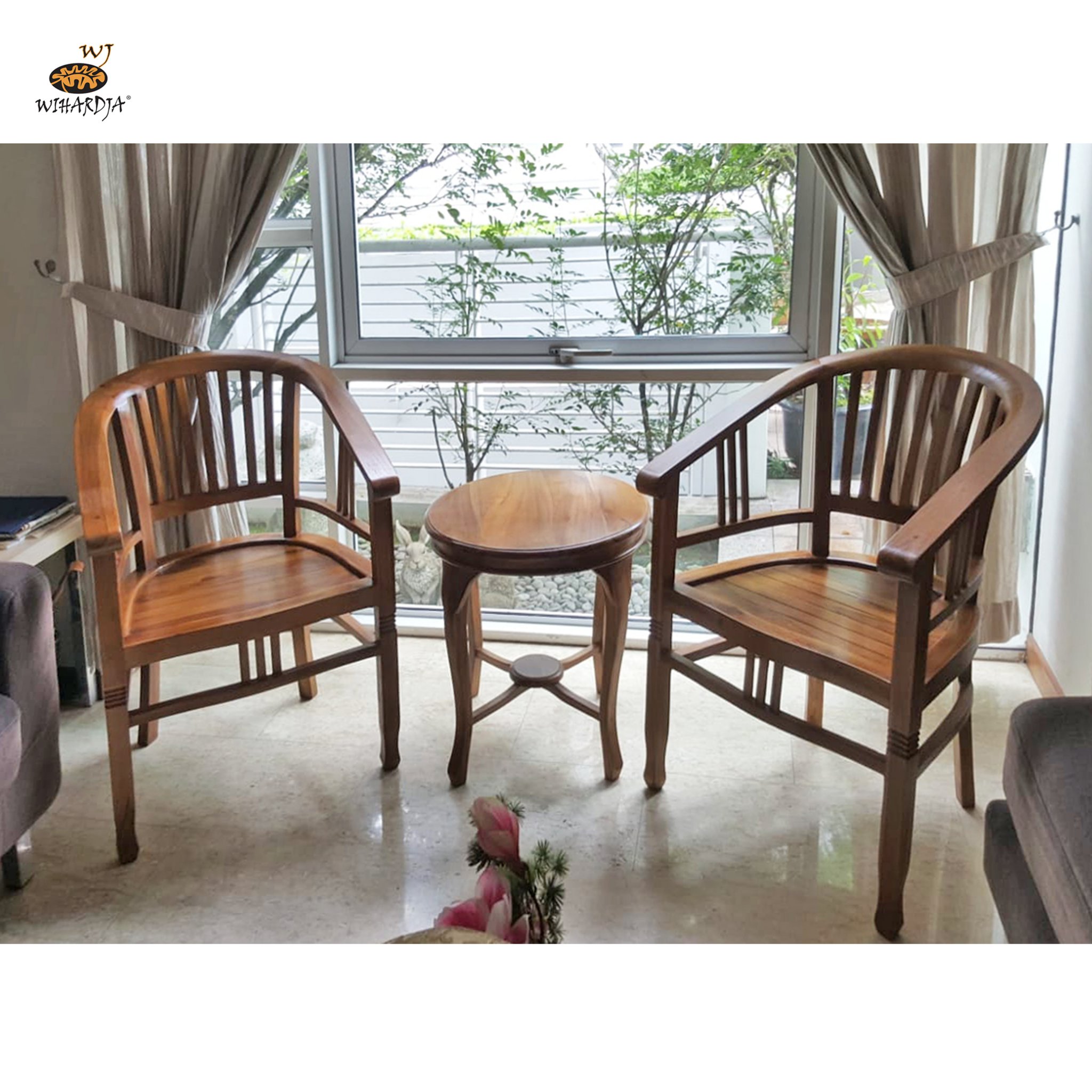 5 Small Balcony Outdoor Set To Utilize Your Space